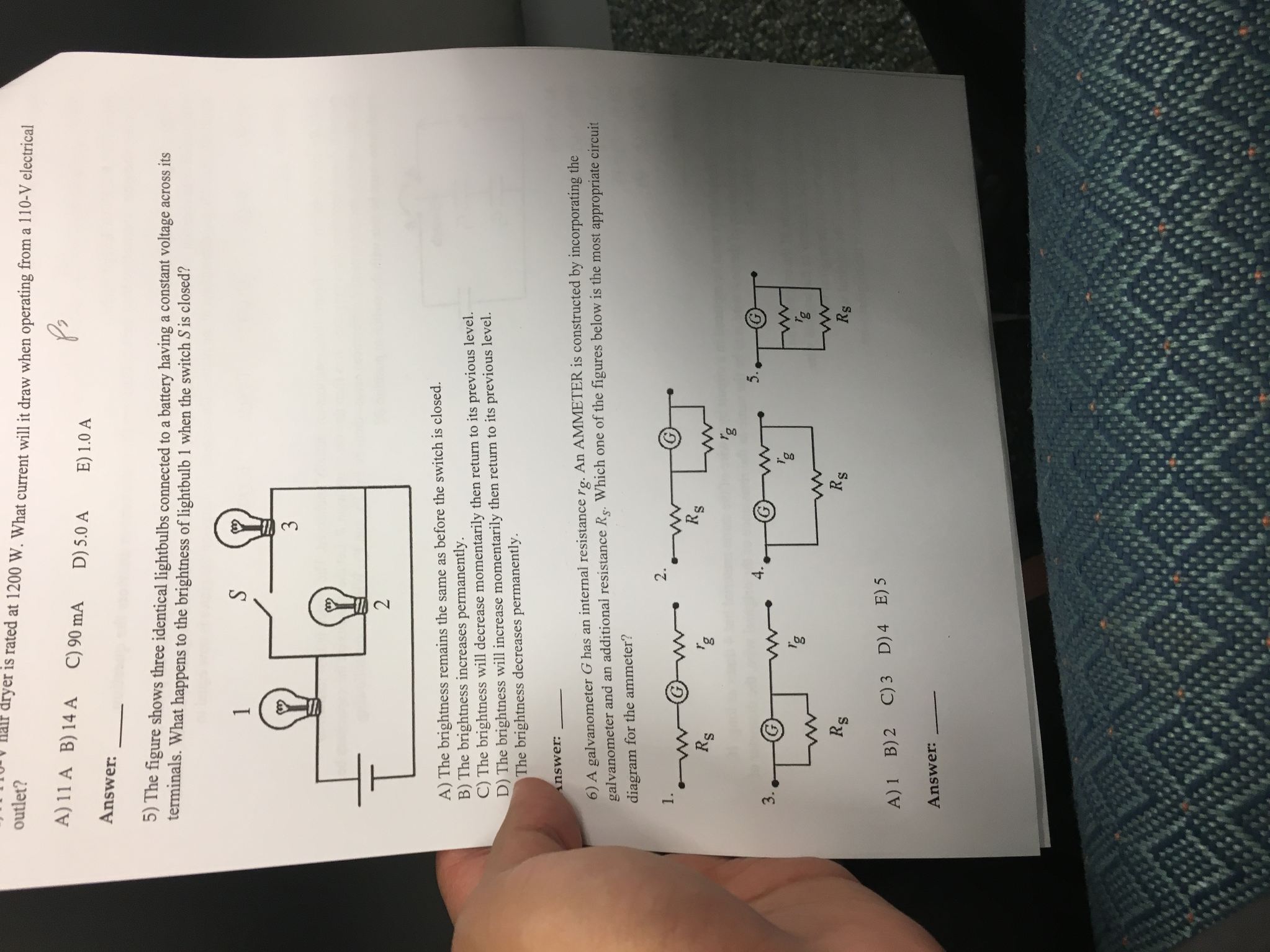 Solved The figure shows three identical lightbulbs connected | Chegg.com