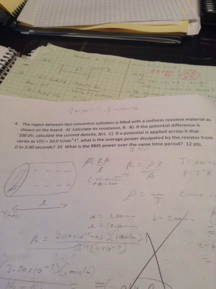 Solved The region between two concentric cylinders.s filled | Chegg.com
